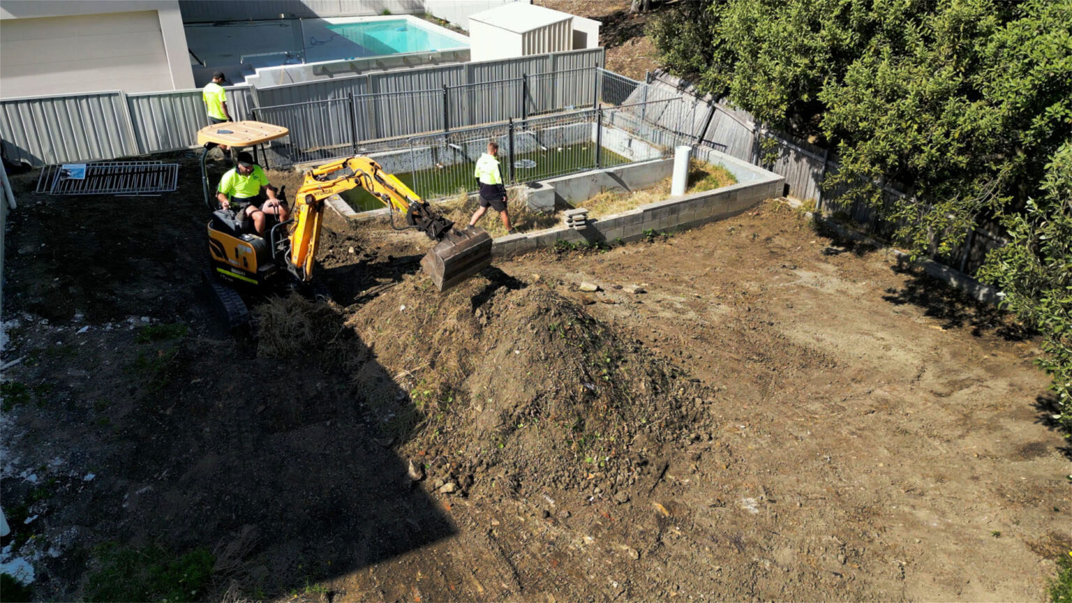 Modern Coastal Backyard Makeover - Jason Reading Landscapes
