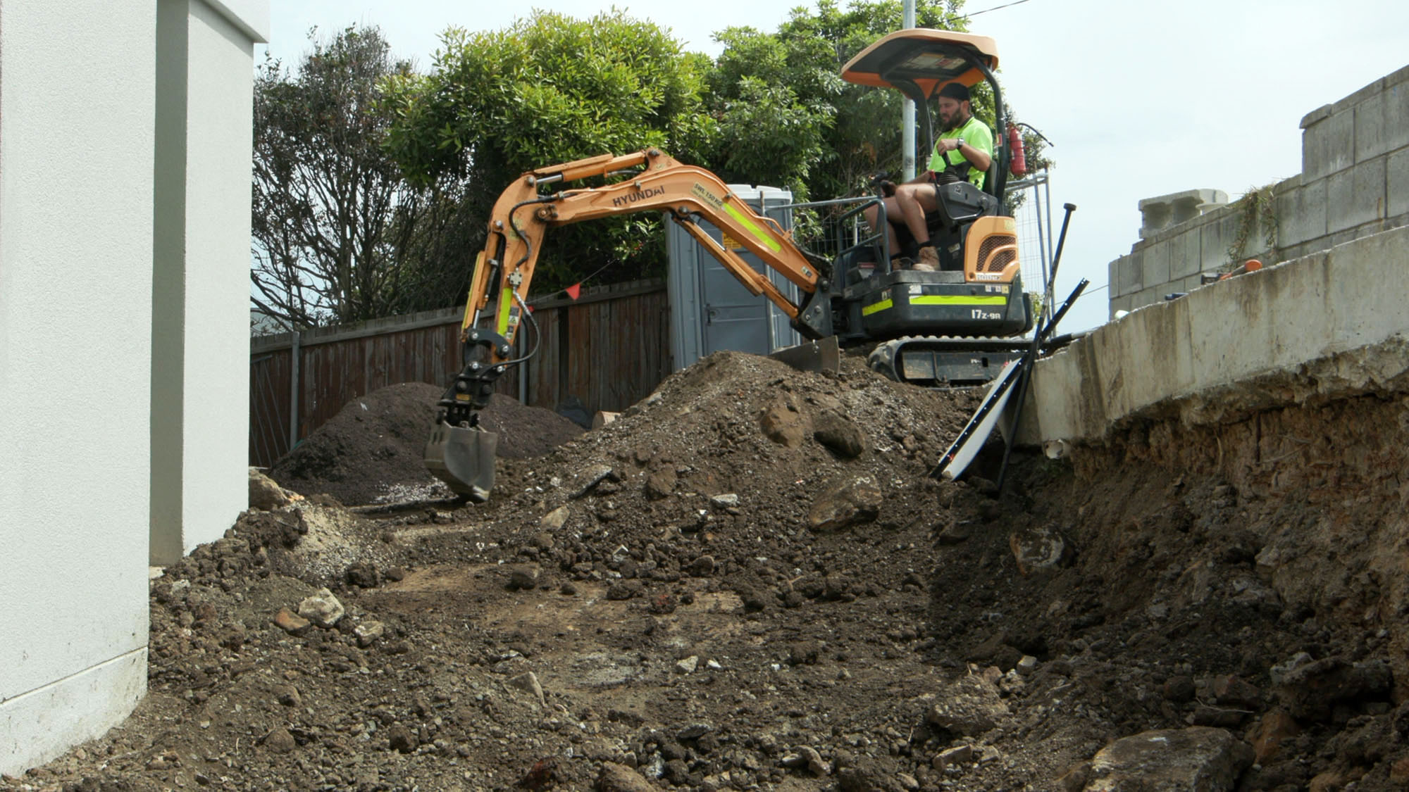 Modern Coastal Backyard Makeover - Jason Reading Landscapes