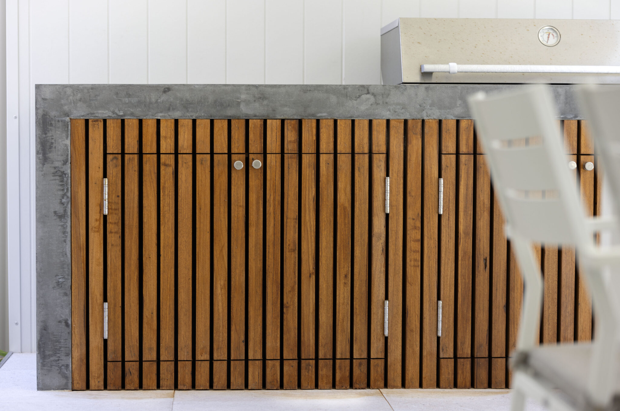 Modern Coastal Backyard Makeover - Jason Reading Landscapes