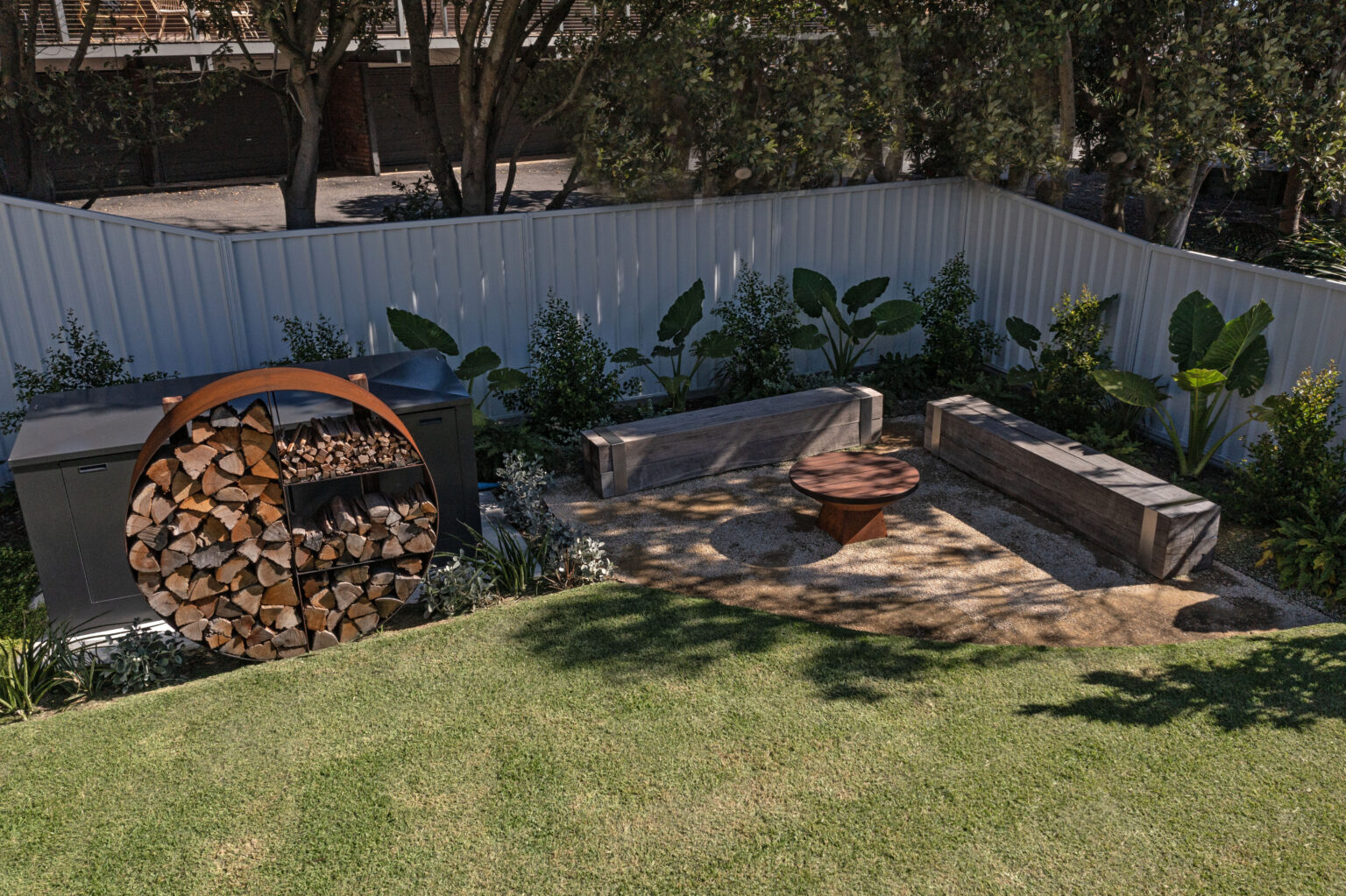 Modern Coastal Backyard Makeover - Jason Reading Landscapes